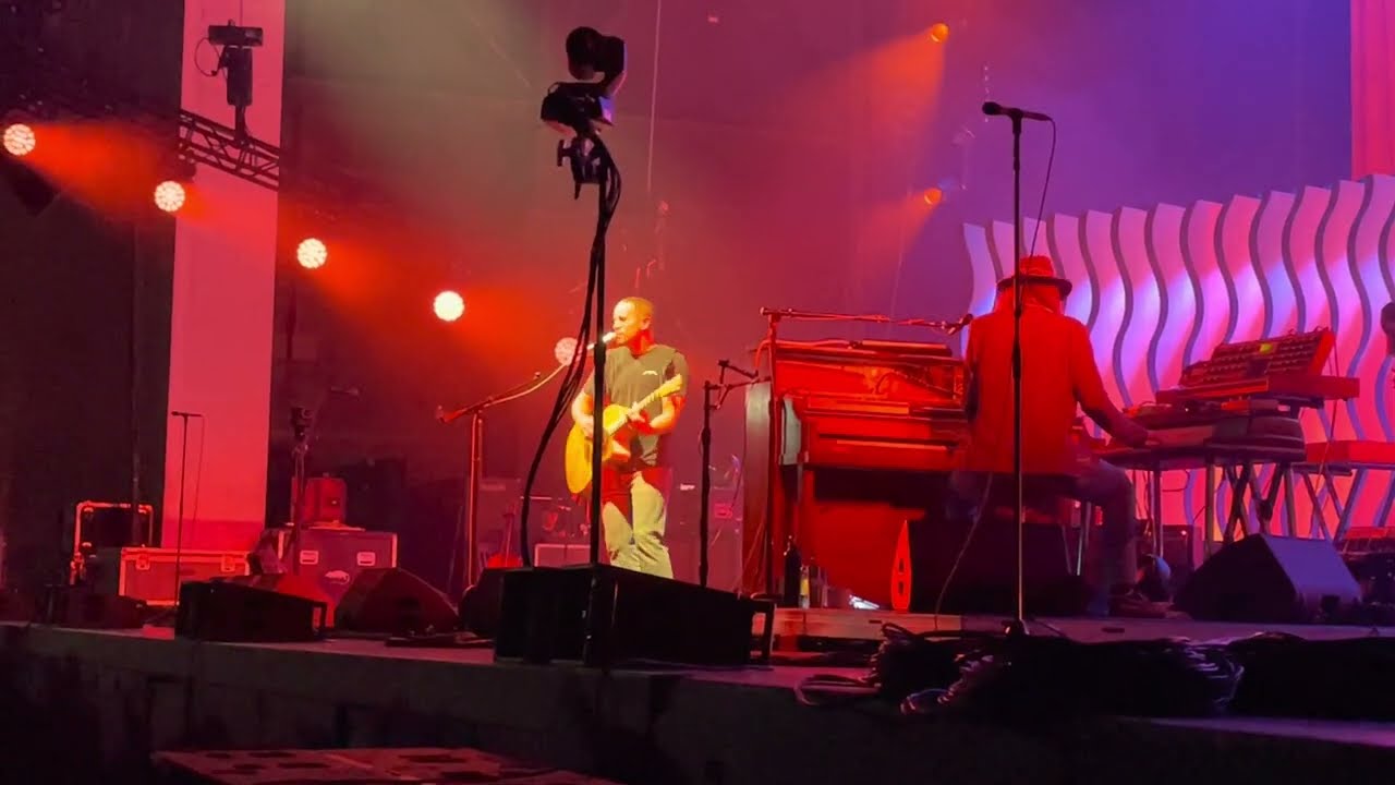 Jack Johnson - Flake / In the Summertime (Live) - YouTube