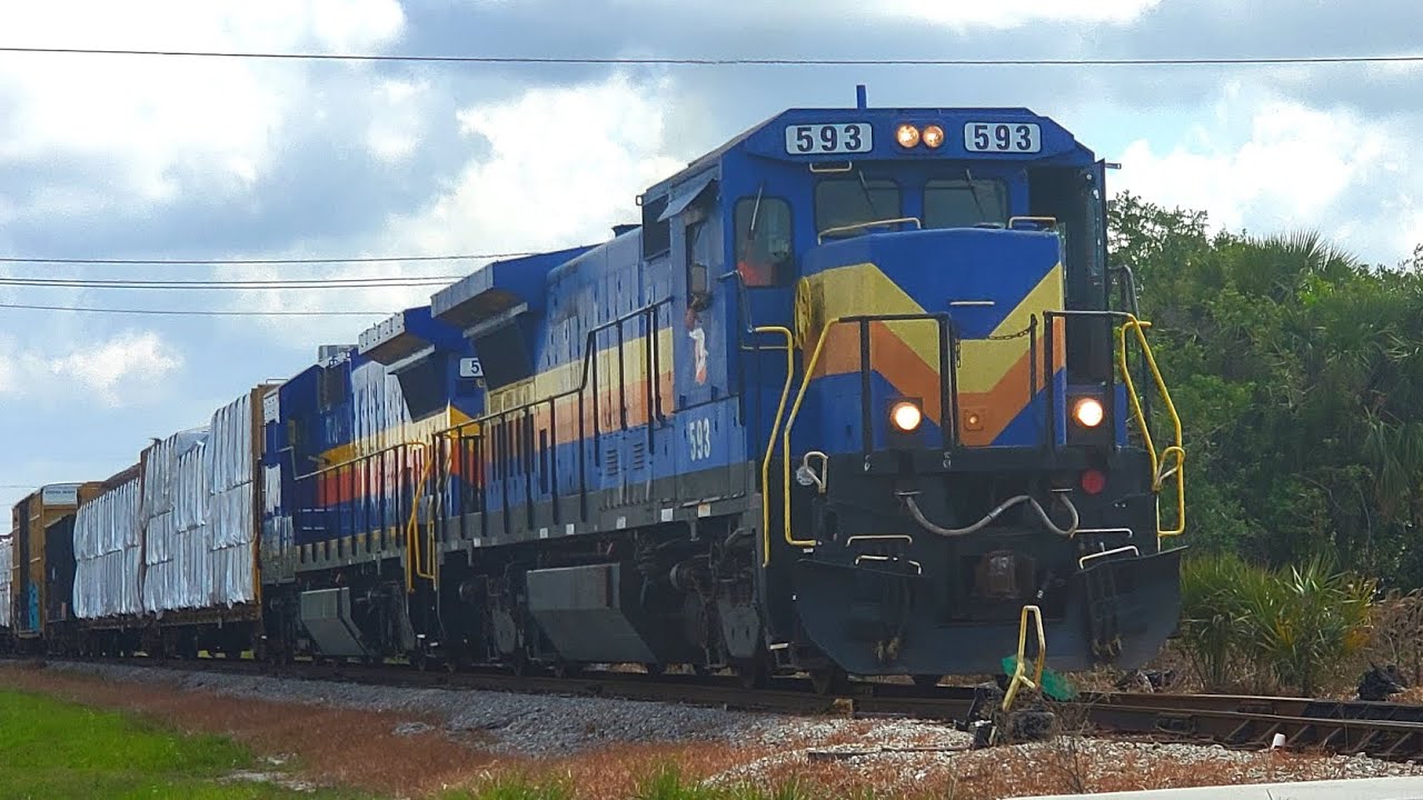 SGLR 593 leads a long desoto run - YouTube