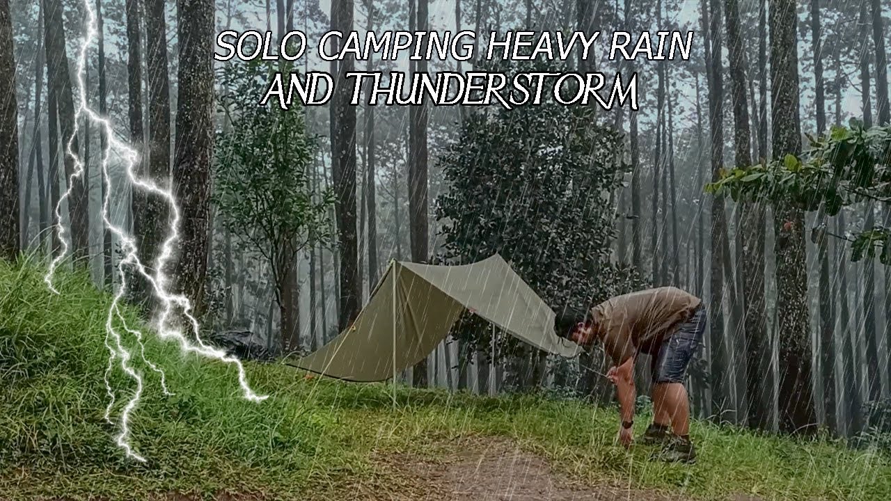 SOLO CAMPING IN HEAVY RAIN AND THUNDERSTORMS - STRUGGLE TO BUILD A TENT ...