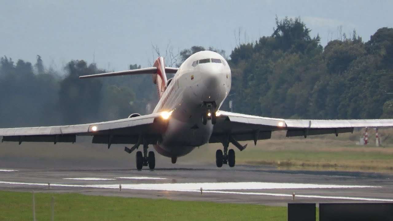 Aerosucre Boeing 727-227(Adv)(F) taking off from Eldorado SKBO, Bogotá ...