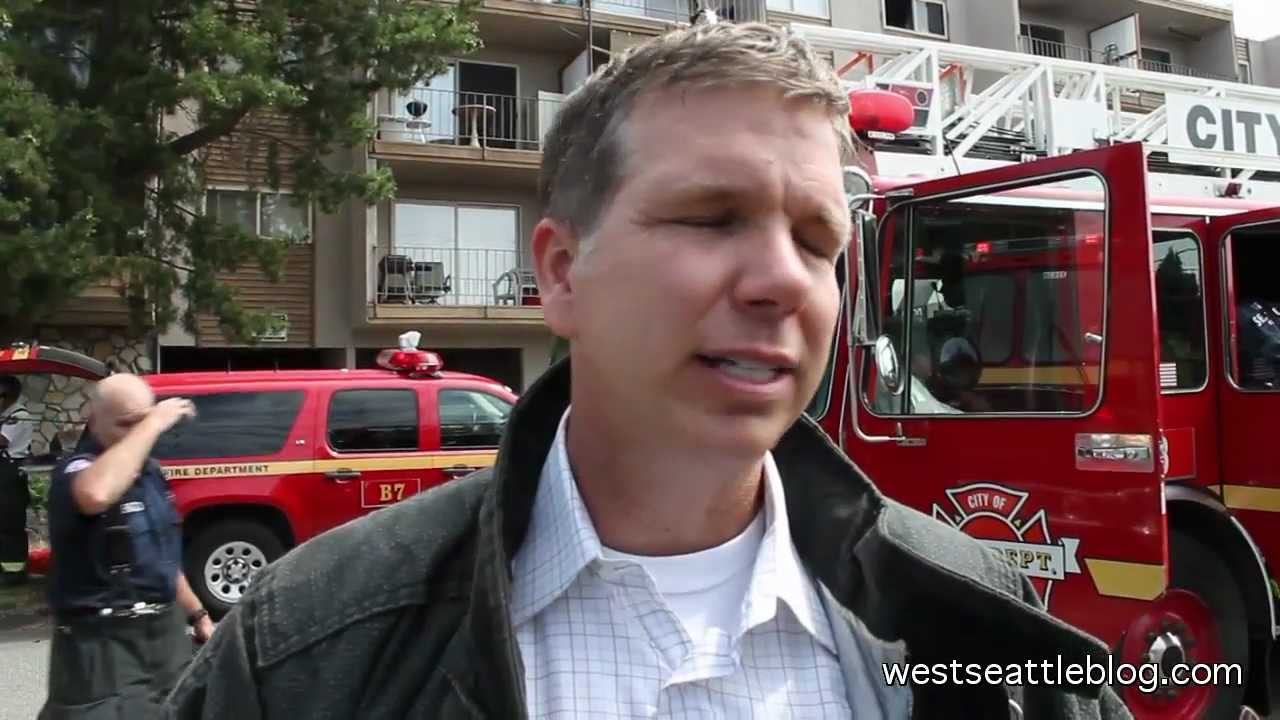 Seattle Fire PIO on South Delridge fire - YouTube