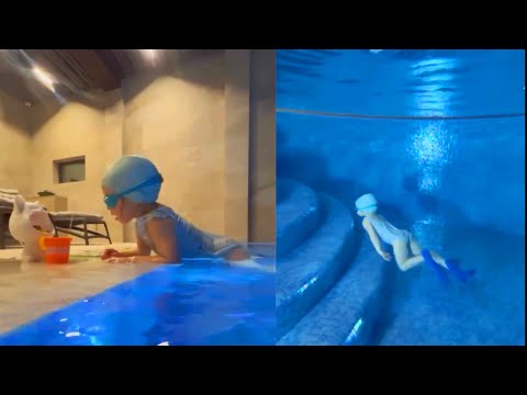 Ольга Орлова показала как Анюта умеет плавать в ластах!