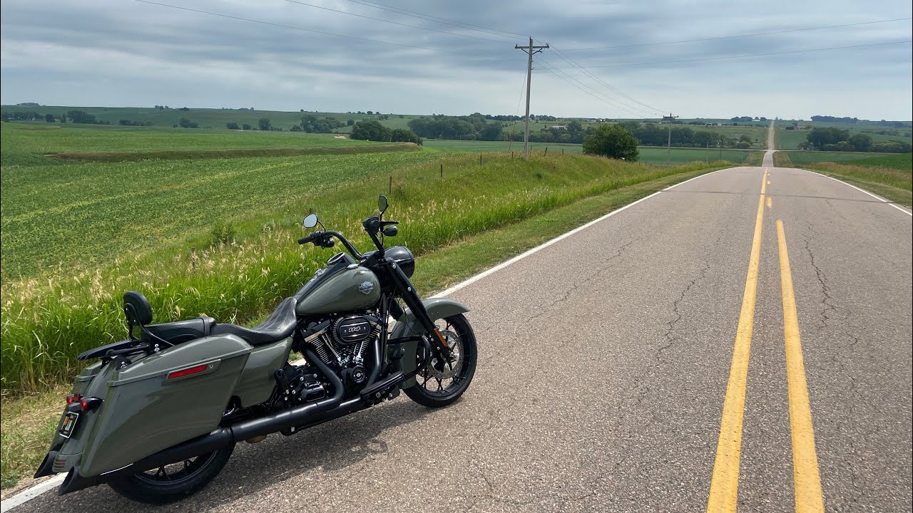 2021 Road King Special - Ride Along - YouTube