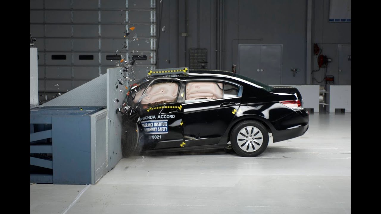 2009 Honda Accord driver-side small overlap IIHS crash test - YouTube