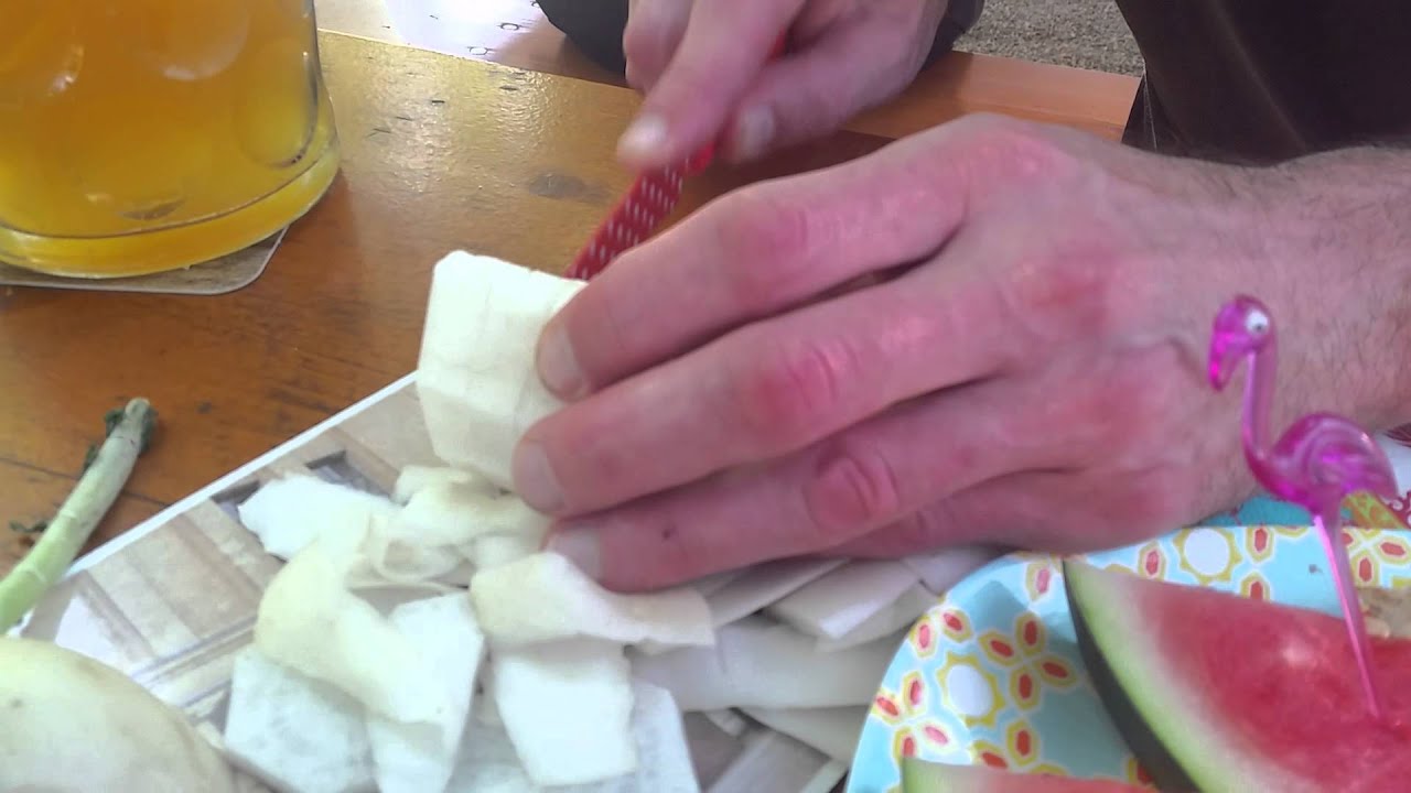 Tutorial how to cut the famous Bavarian Radish - YouTube