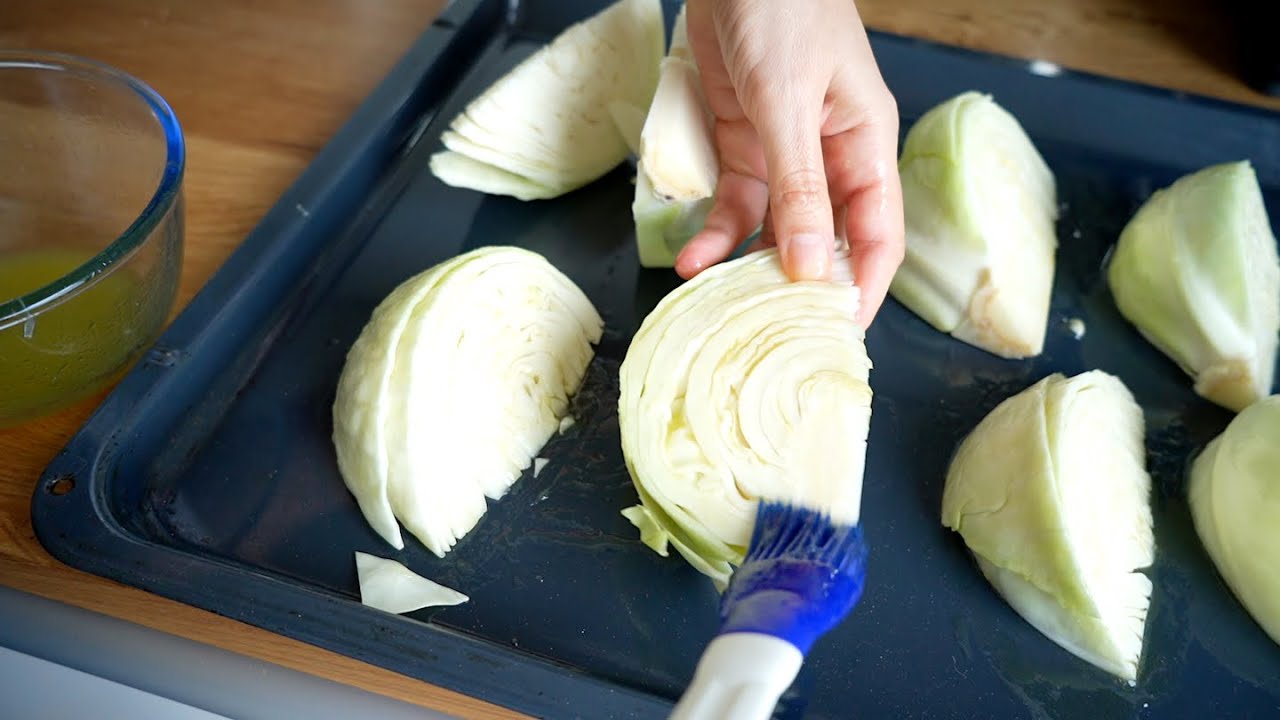 So schmeckt leckerer Kohl aus dem Ofen! Geschmorte Kohlspalten mit ...