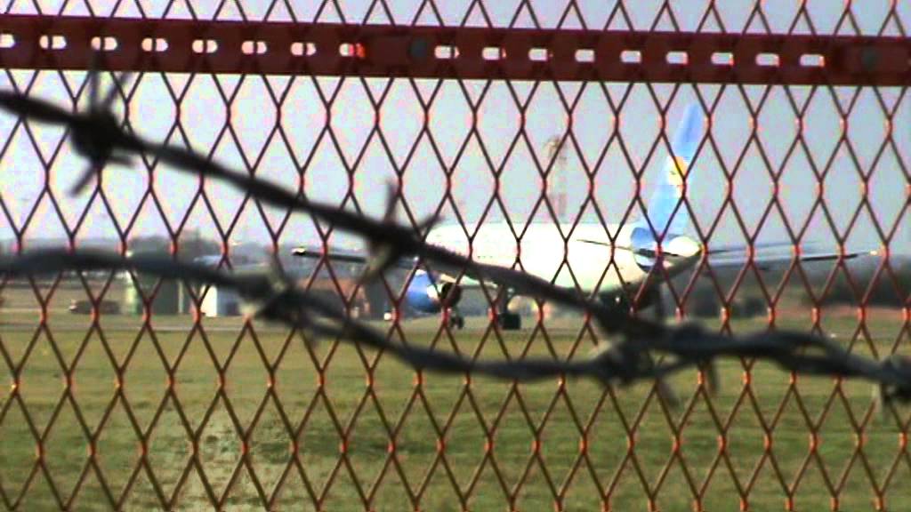 Thomas Cook Airlines B757 Departing Newcastle Runway 25 - YouTube