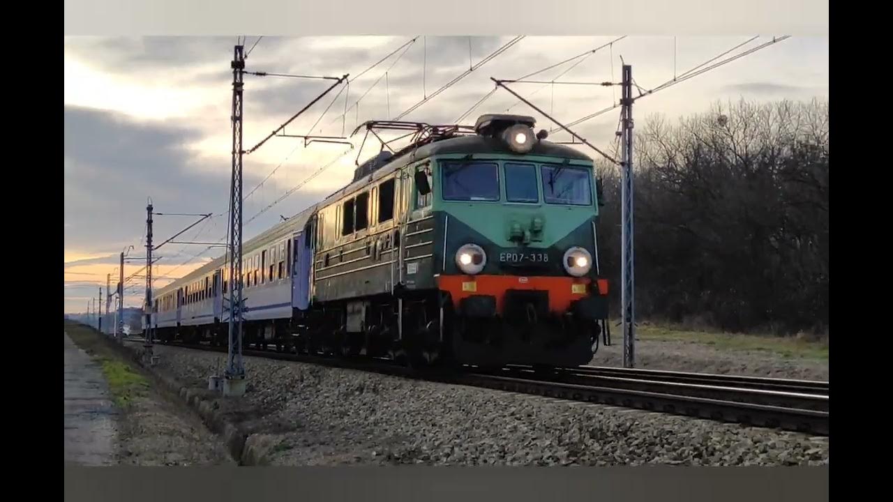 EP07-338 ze składem 45100/1 TLK ,,Doker" relacji Katowice - Gdynia Główna o wieczornej porze ...