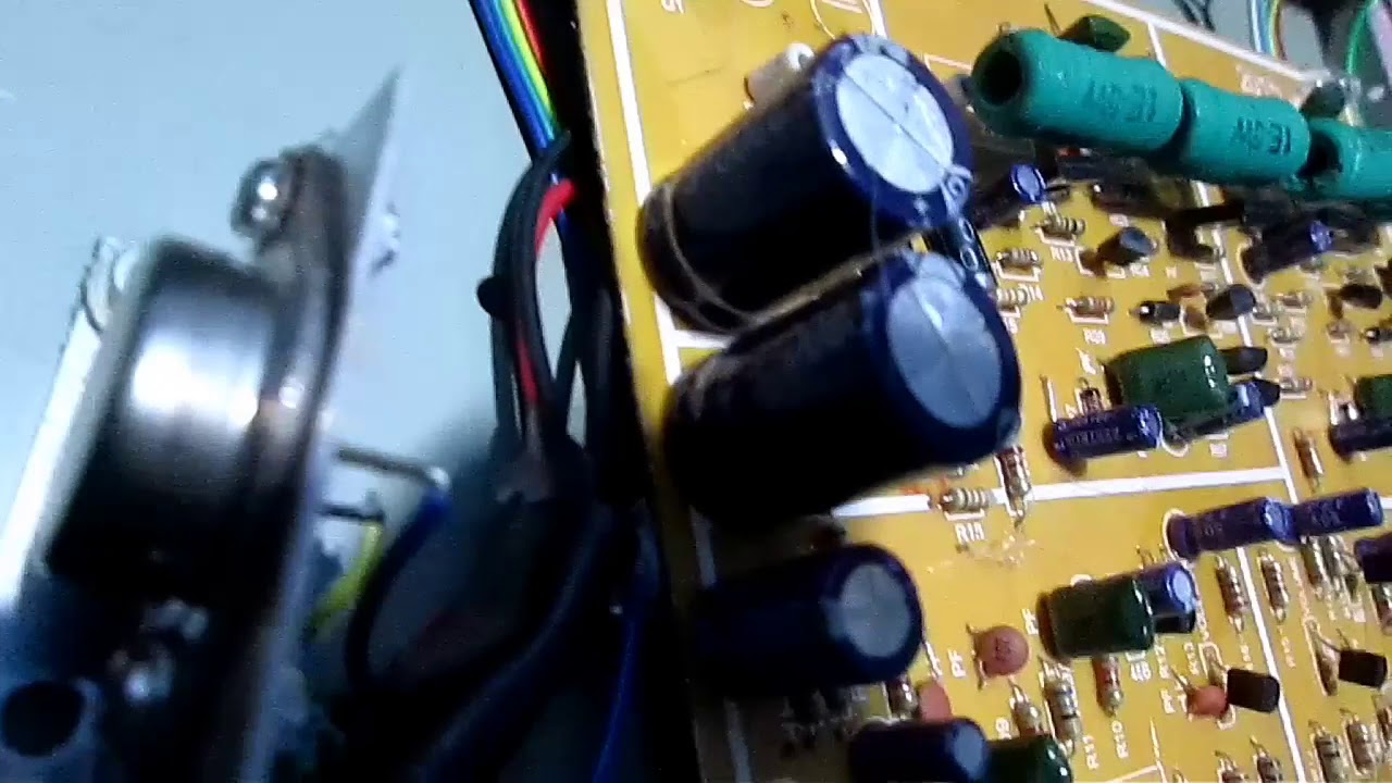 Inside a transistor based audio amplifier. - YouTube