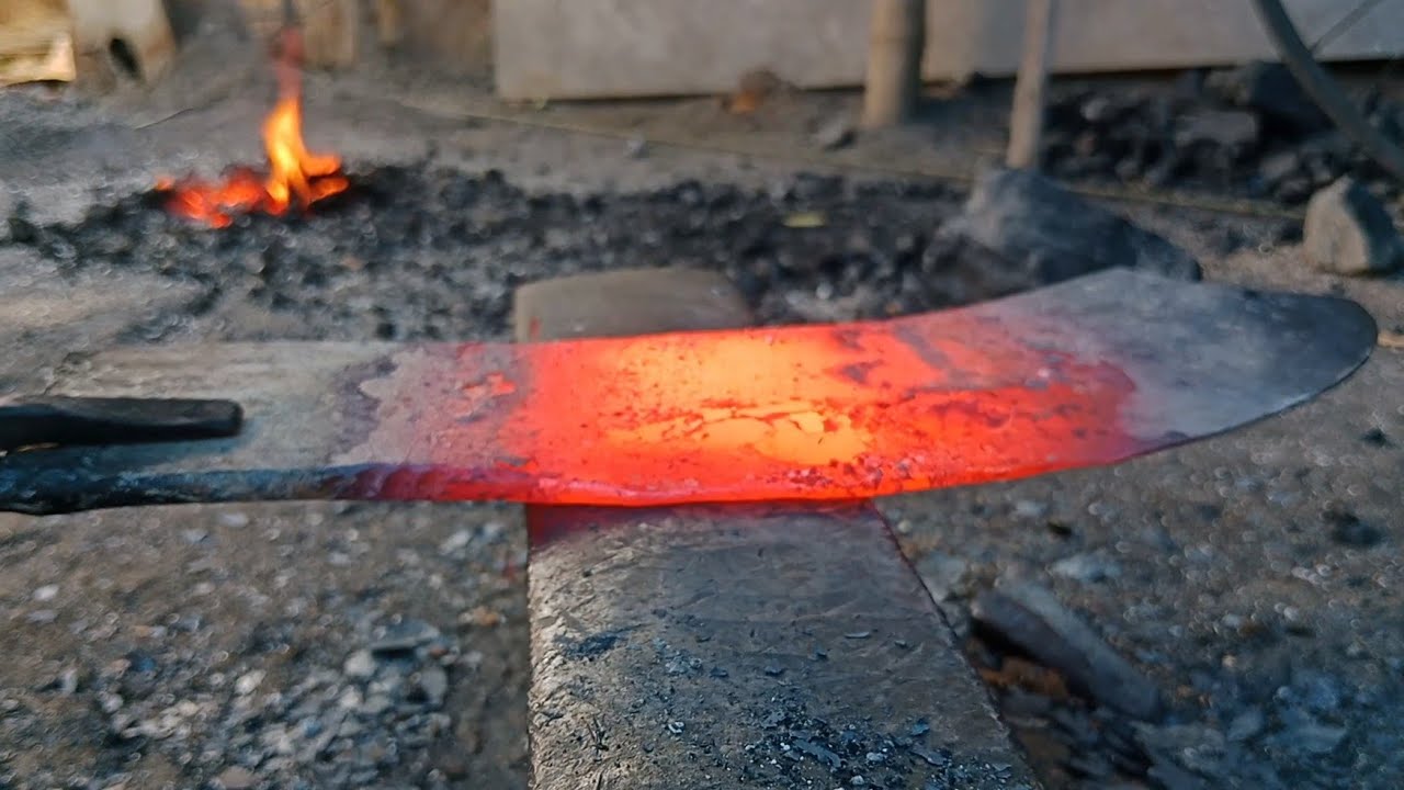 How a blacksmith made a chopper for cutting meat from a spring leaf ...