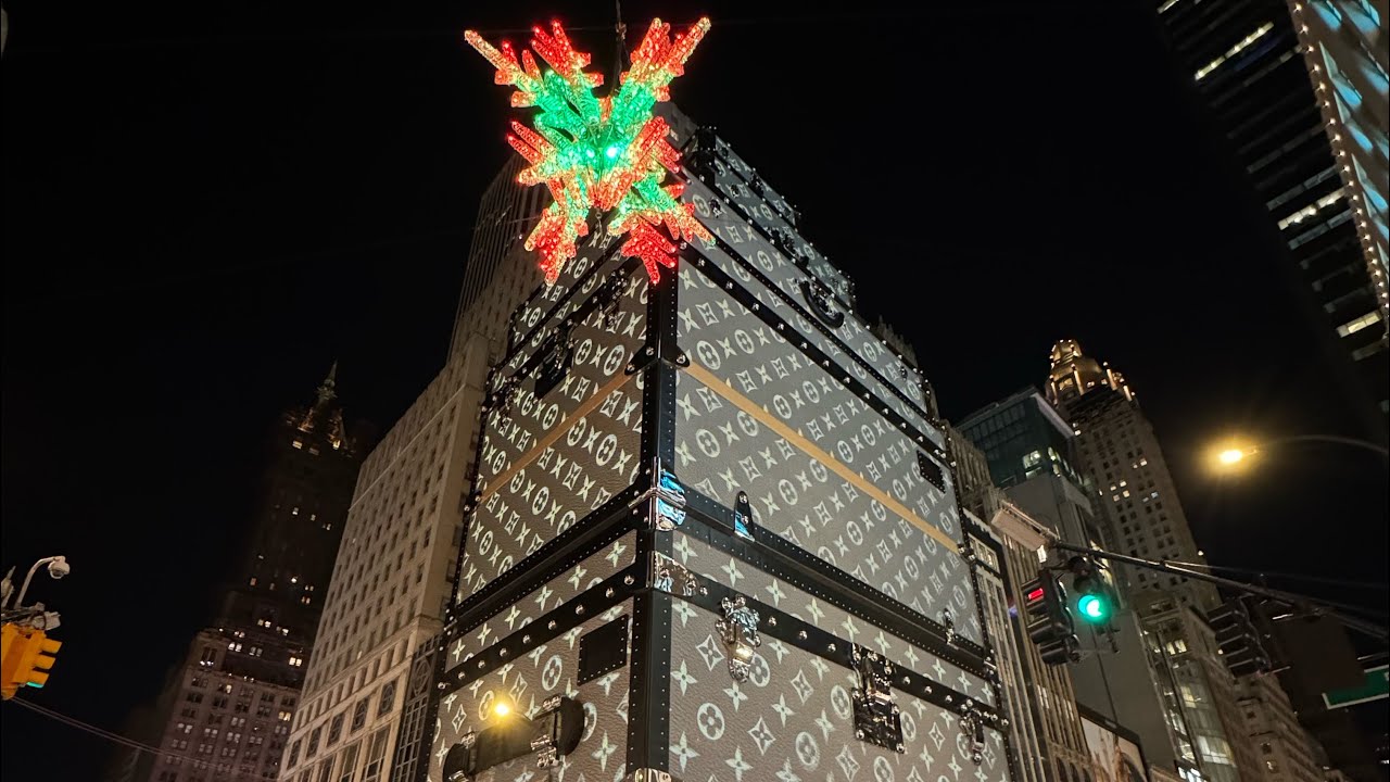 4K | Mesmerizing LOUIS VUITTON Holiday Light Show 2024 on Fifth Avenue ...