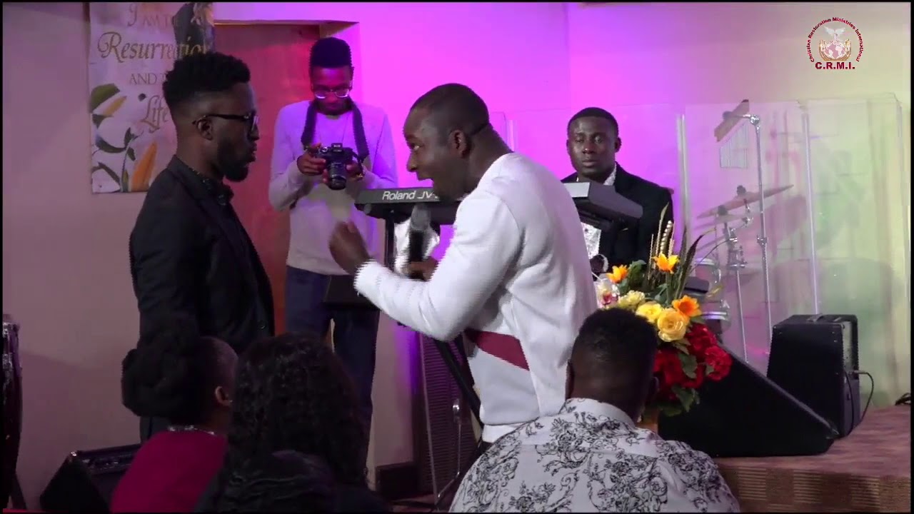 Prophet Seth Baah/Power demonstration of the Holy spirit - YouTube