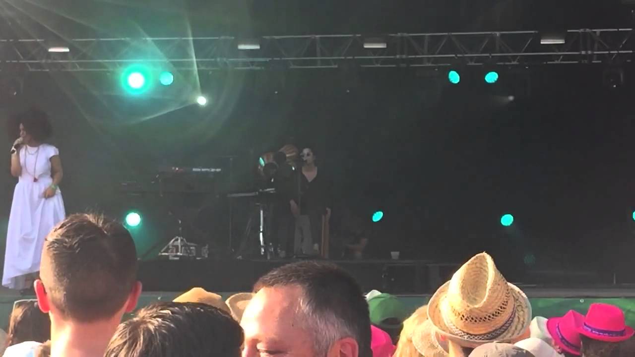 Ibeyi - River - Live @ Eurockéennes de Belfort 2015 - YouTube