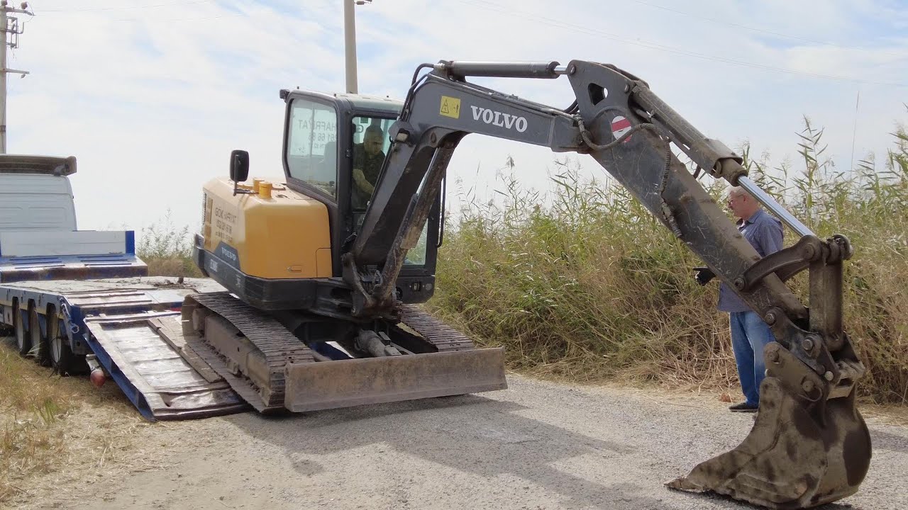 Loading Mini Excavator İn Dump - Volvo EC60 - YouTube
