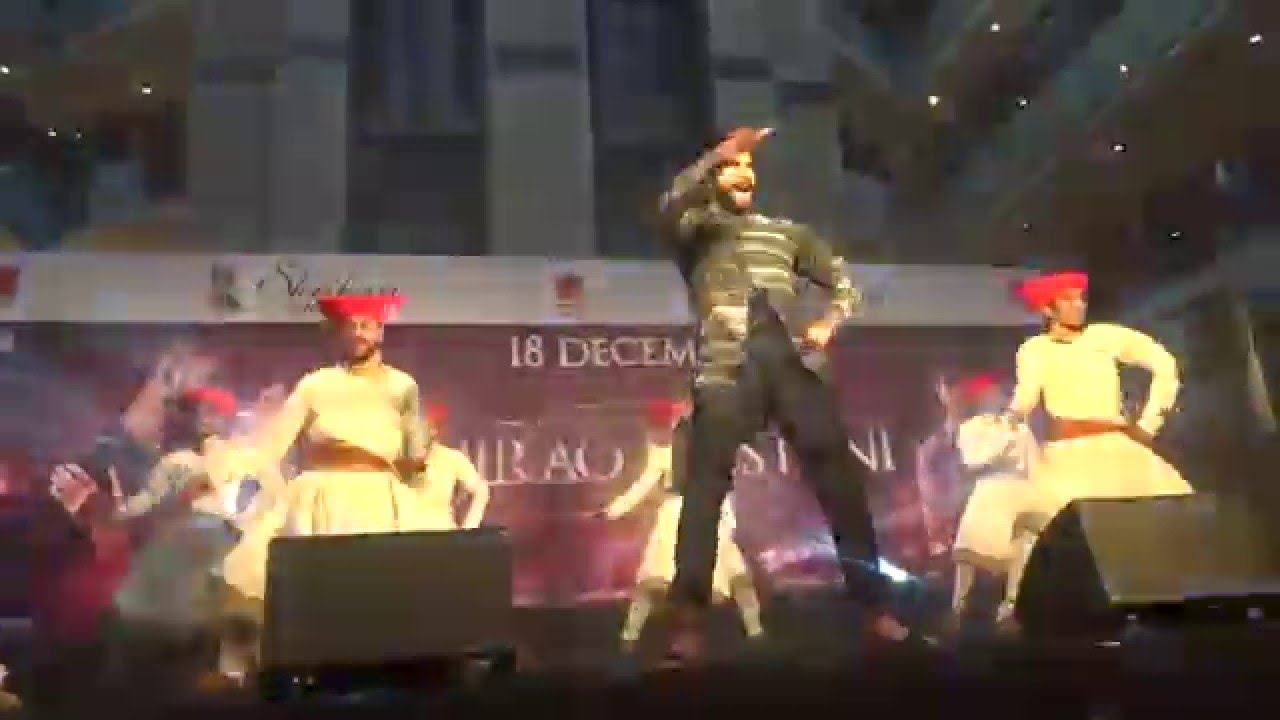 Super dance on Malhari Song | Ranveer Singh in Ambience Mall, Gurgaon ...