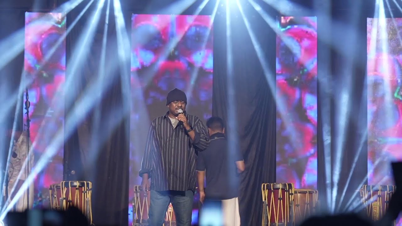 Jassie Gift | Azhakalila Manja Charadile - YouTube