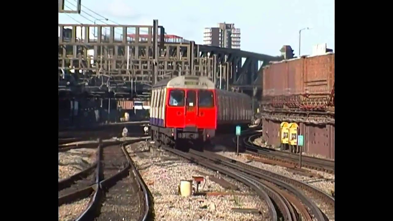 London Underground C77 Stock, departing Paddington (18th September 2012 ...