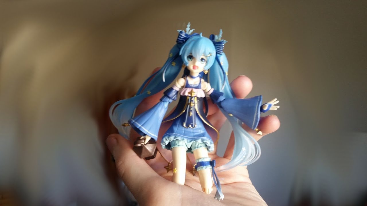 Masking bad paint spots on Twinkle Snow ver. Miku figma bootleg - YouTube