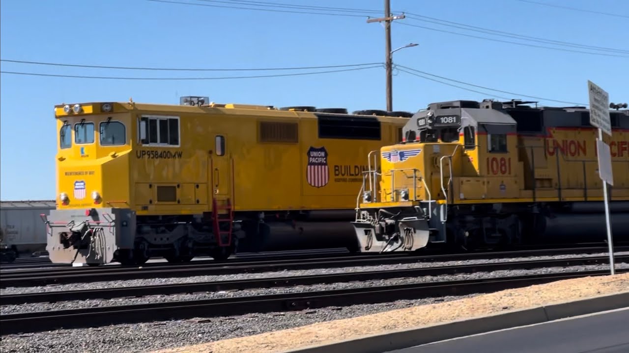 Union Pacific MoW train working in Roseville - YouTube
