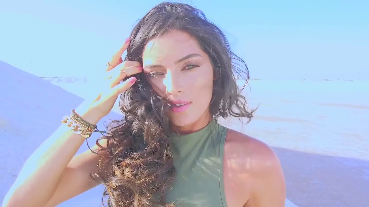 LAURA QUINTERO: DIOSA EN LA GUAJIRA DO JEANS TOP MODEL - YouTube