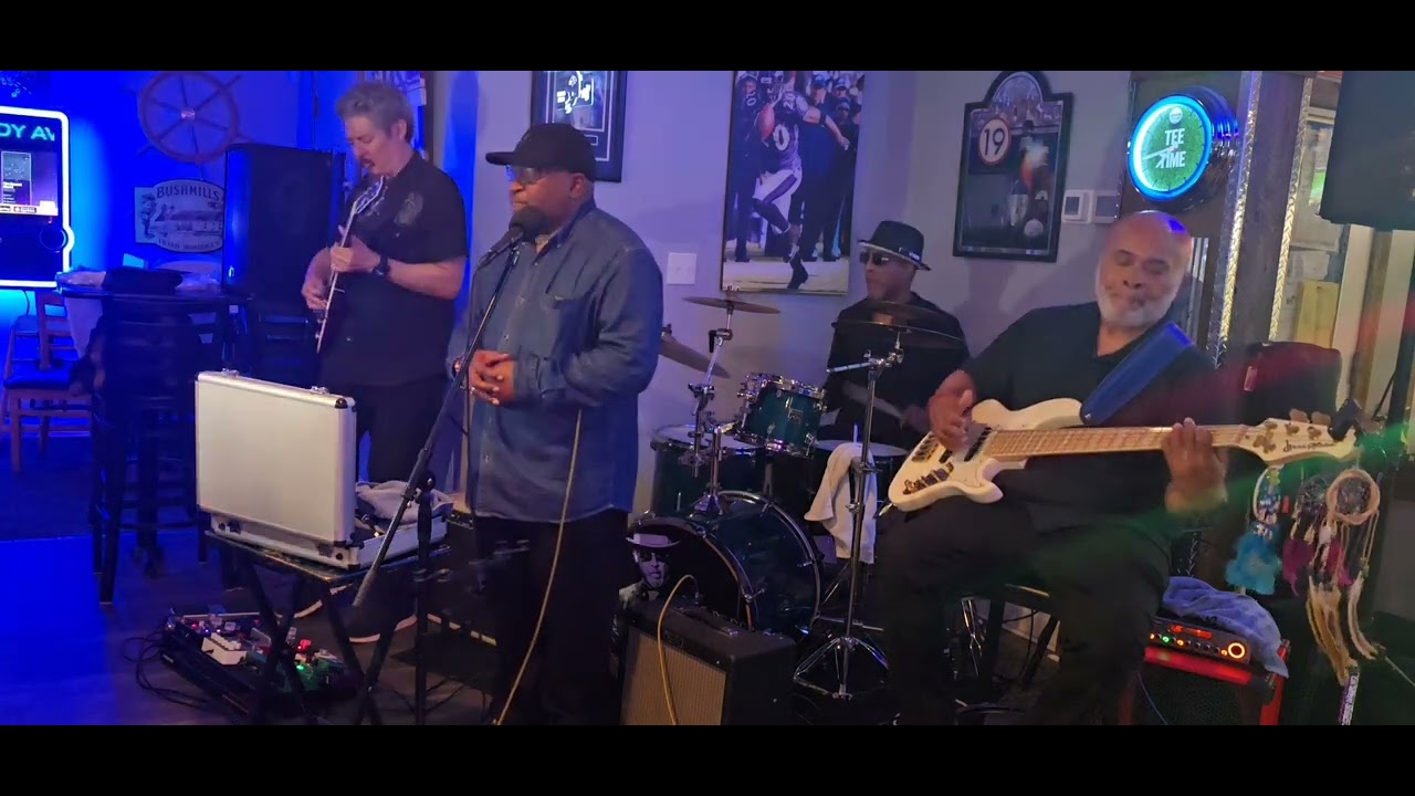 Swamp Dog Blues Band (Help Me) - YouTube