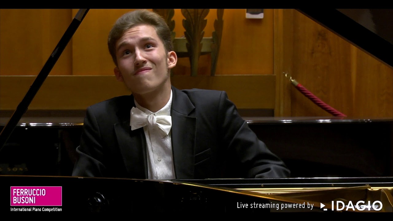 Valentin Malinin - Finale Solistica Busoni Piano Competition - YouTube