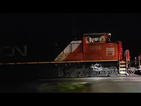 (IPO25 Sticker Unit!) (Late) CN 149 - 8882 & 8898 In Lynden Ontario ...