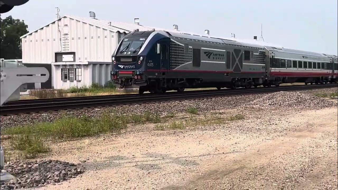 AMTK 4605 leads the Illinois Zephyr - YouTube