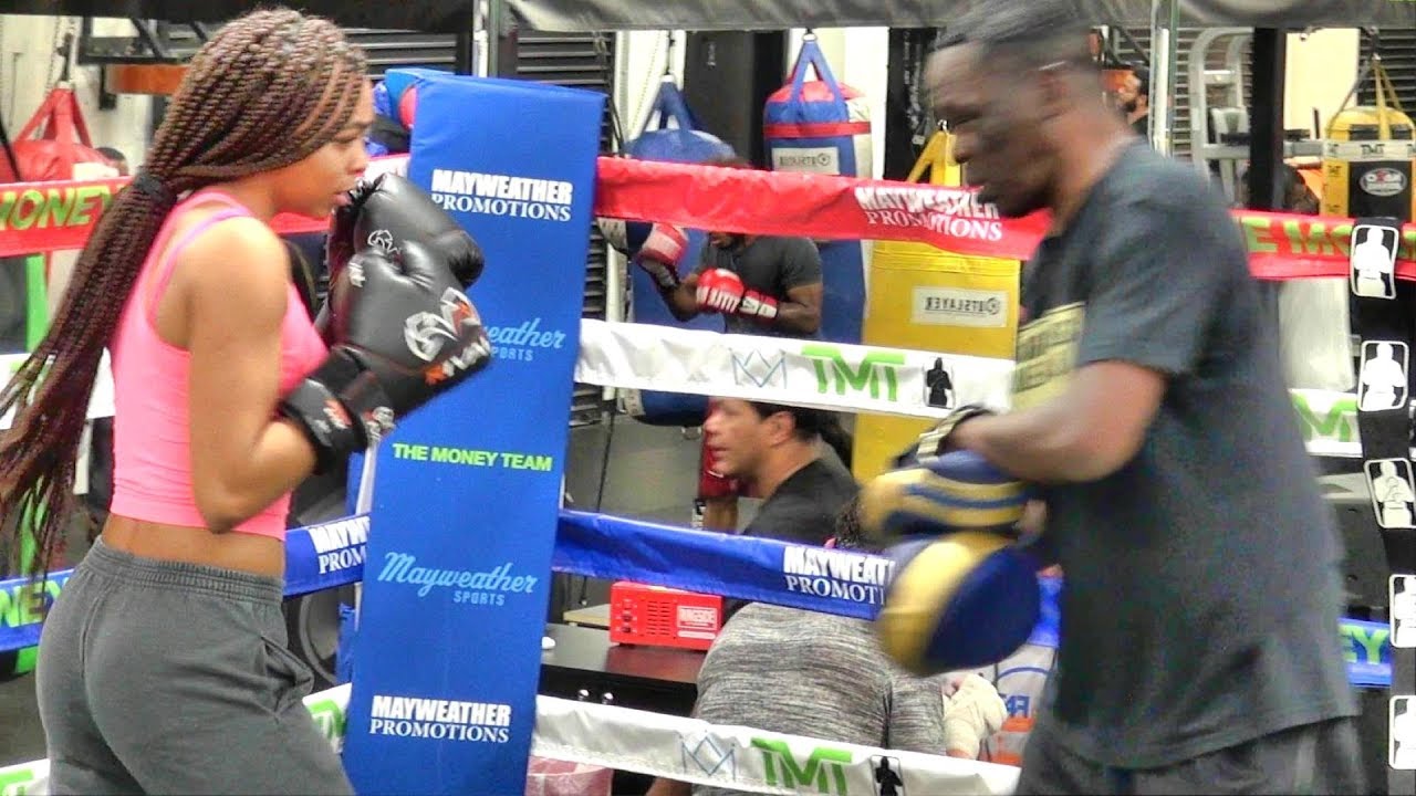 Amateur star Czarina McCoy working with trainer Jeff Mayweather - YouTube