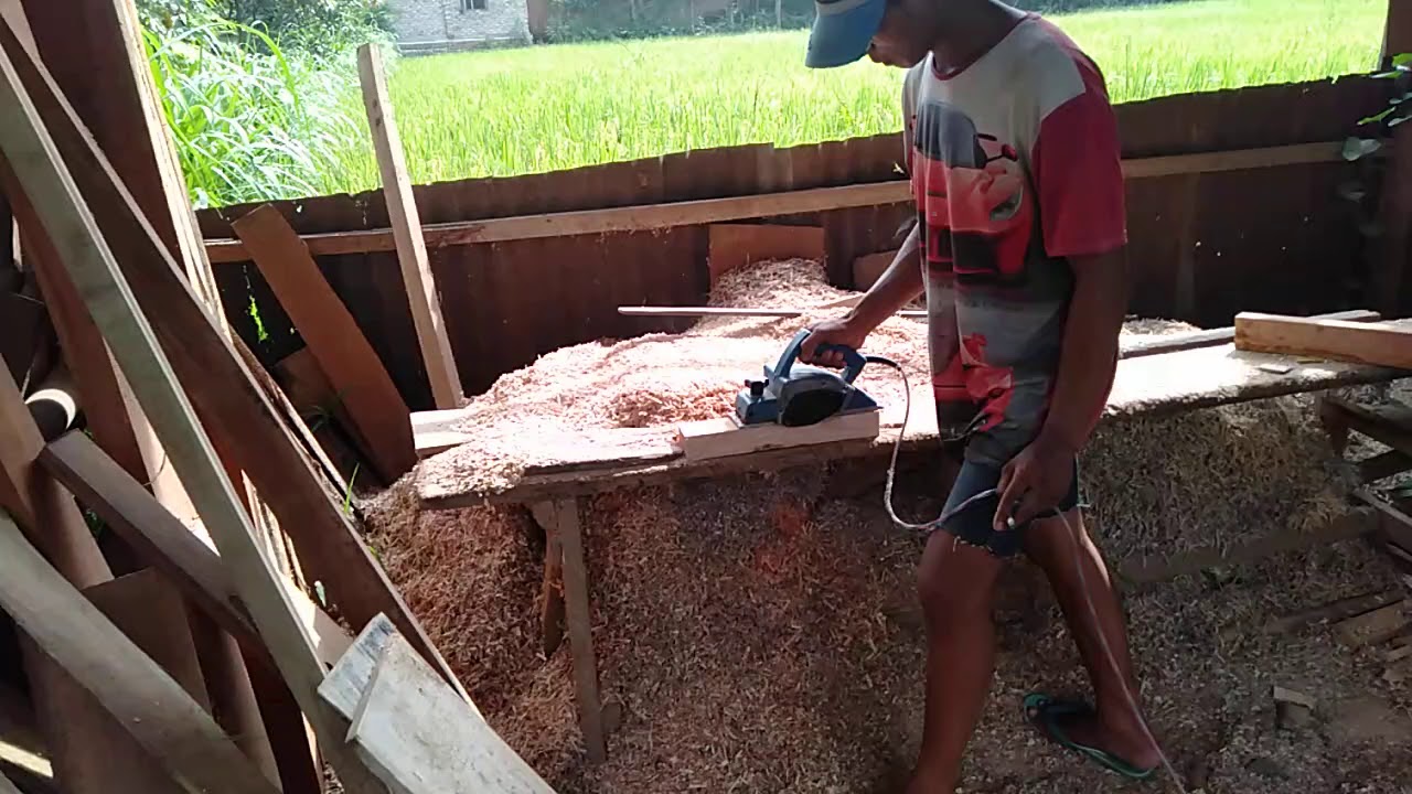 Cara Menyerut Kayu Dengan Mesin Selasar - YouTube