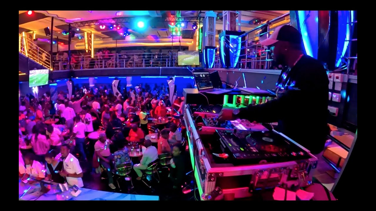 3am DJ 2ONE2 LIVE AT WAVE XO NAKURU FT MC SAIMOYOLO - YouTube