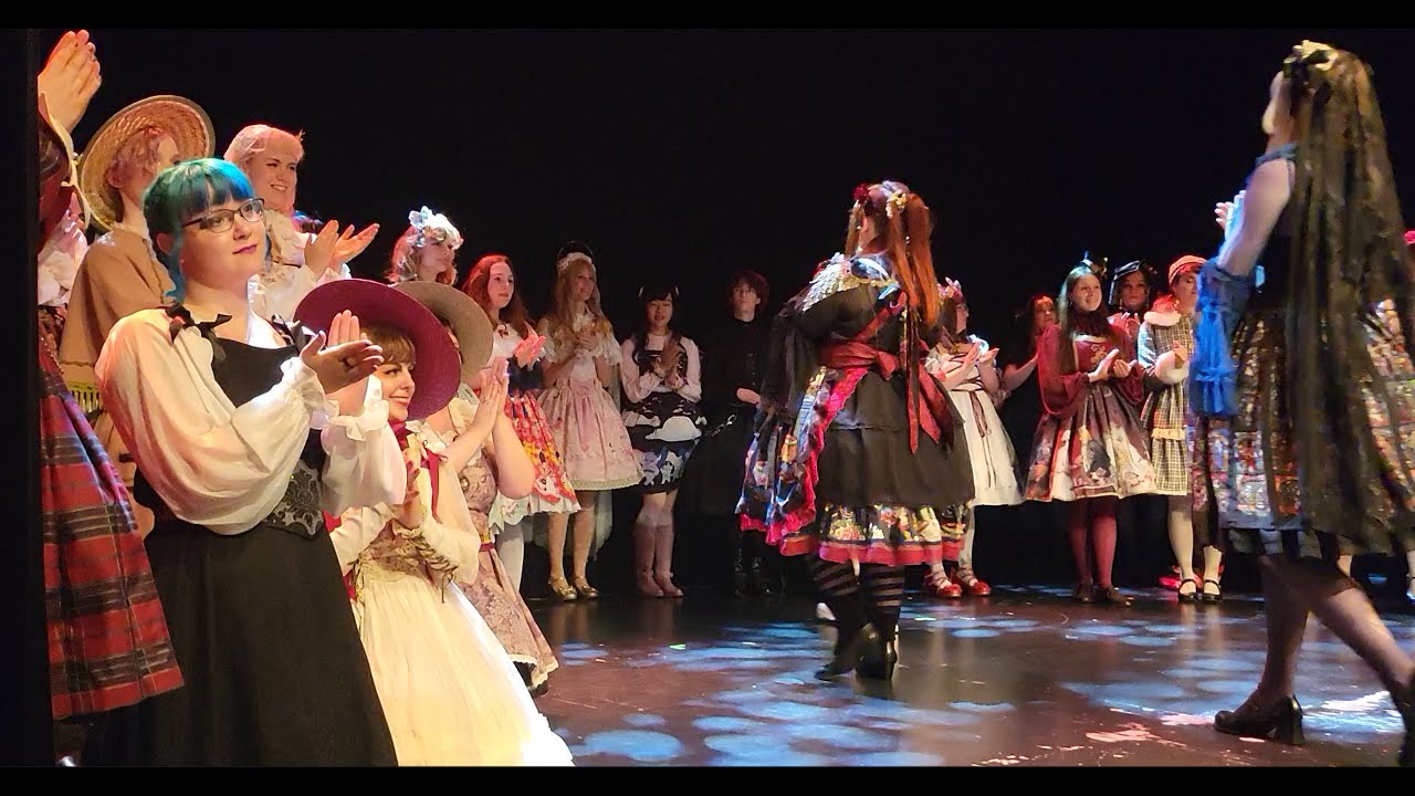 VENDOR'S FASHION SHOW HELLOCON 2023 - YouTube