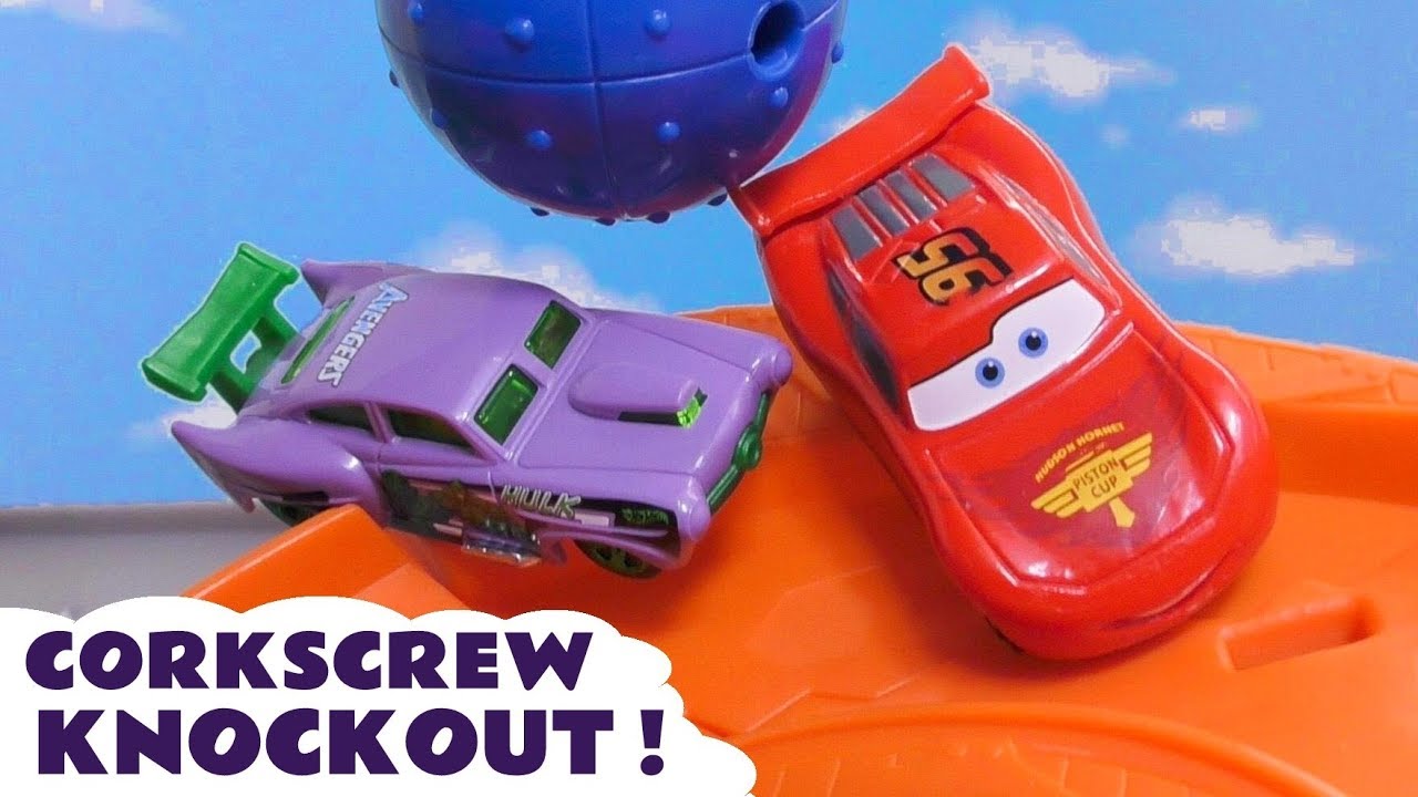 Hot Wheels Toy Car Corkscrew Knockout Racing with the Funlings - YouTube