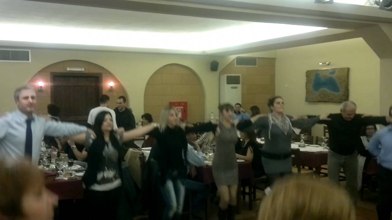 κοπη πιττας συλλογου Πυρριχος - YouTube