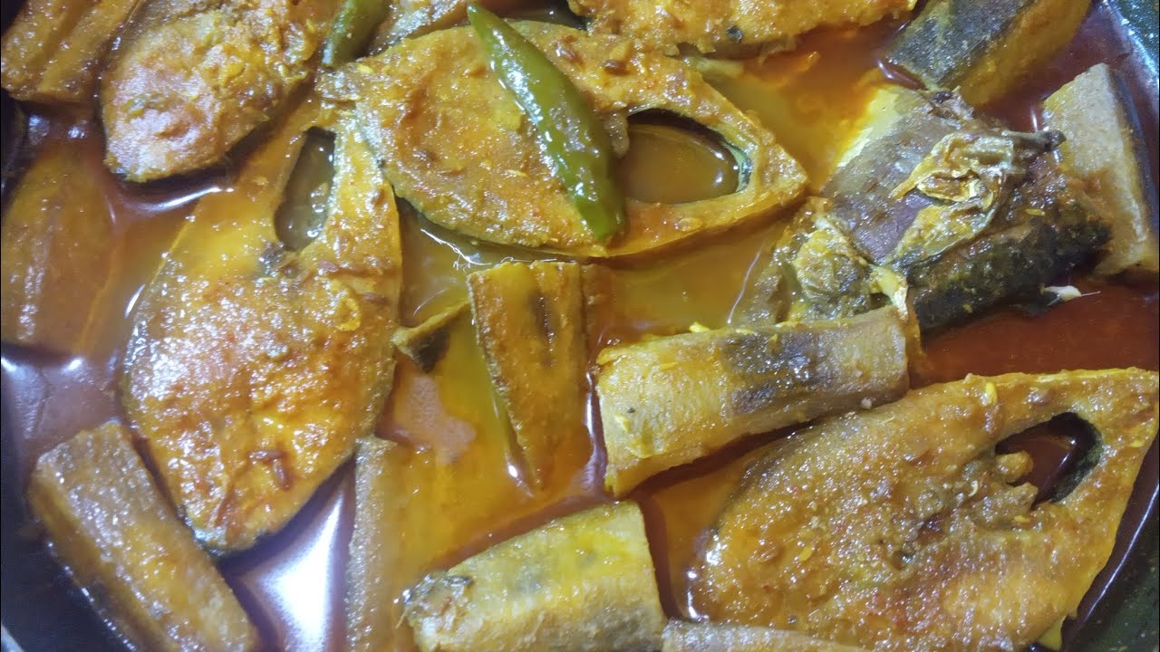 HILSA MACH er JHOL | Traditional Hilsa Fish - Banana Curry | Bata ...