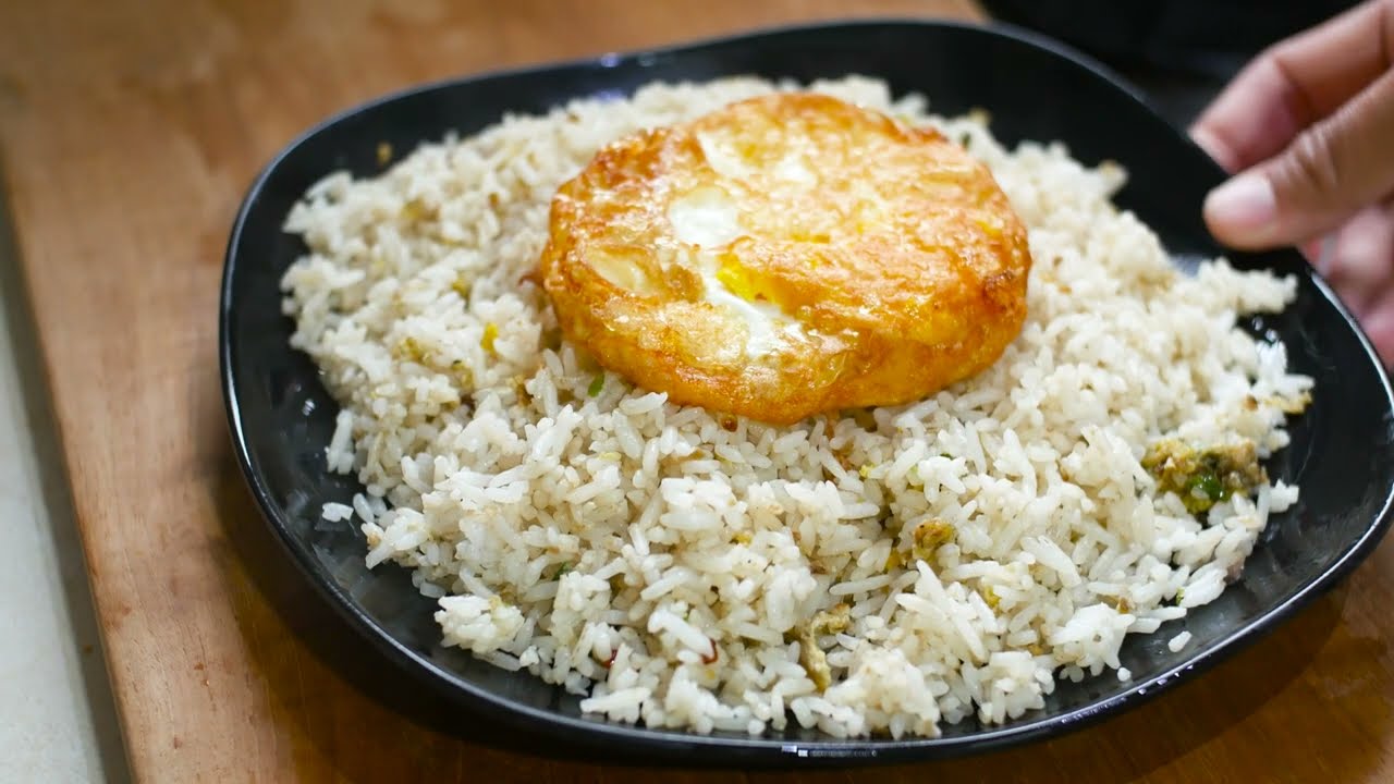 Cooking white fried rice, village fried rice, rural village-style fried ...