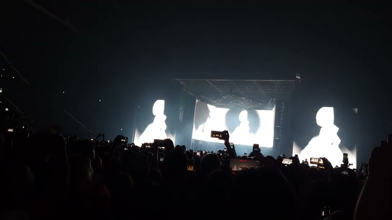 [4K HDR] Chromatica Ball Düsseldorf - Intro & Bad Romance - YouTube