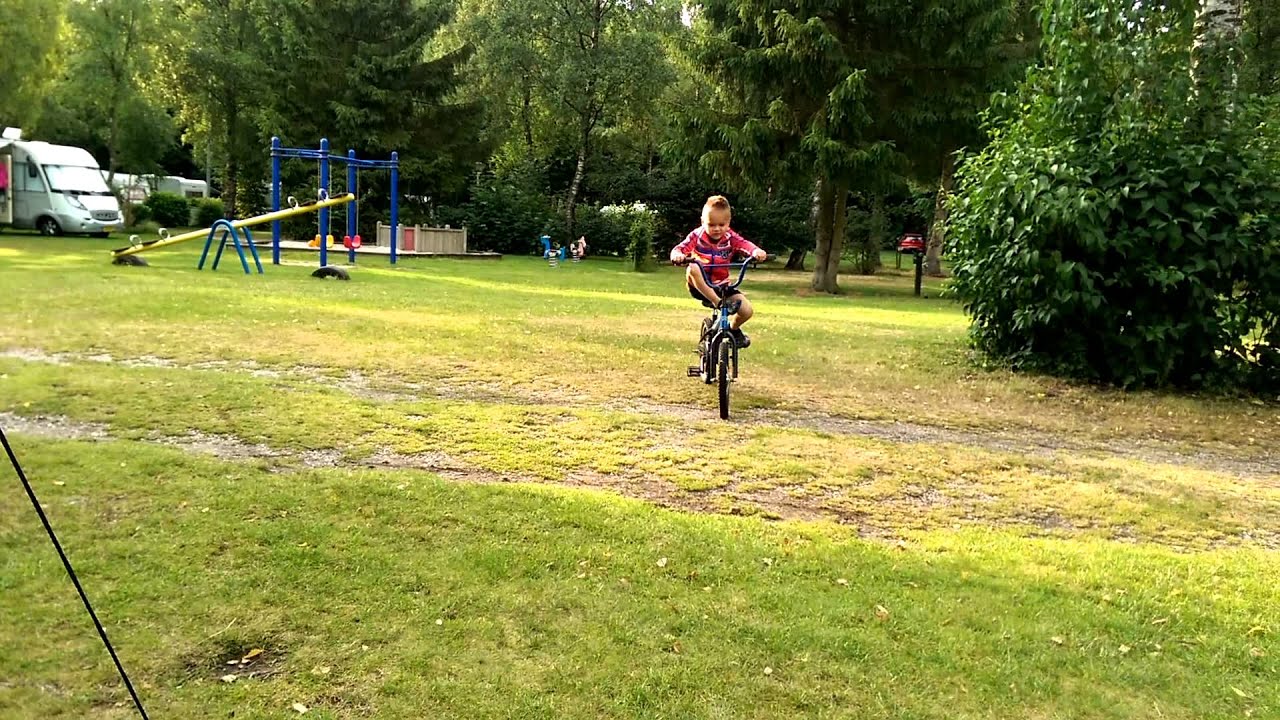 Stunt crossen Dylan 5 jaar !! - YouTube