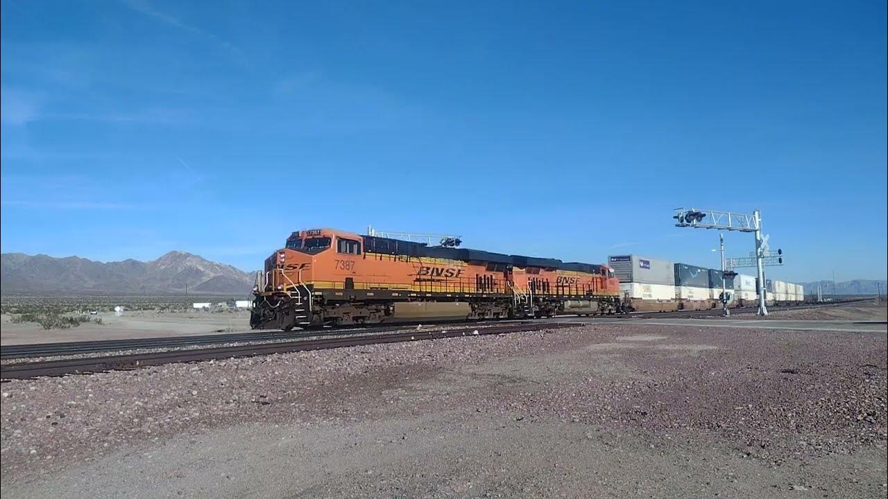 WB BNSF Domestic Intermodal/Baretables Train At Amboy Ca! #bigbossrailfanner - YouTube
