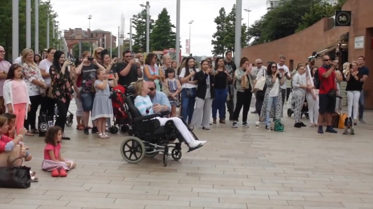 Flash Mob - Singing "Just the way you are" on anniversary (HD) 🎵💃🏽 ...