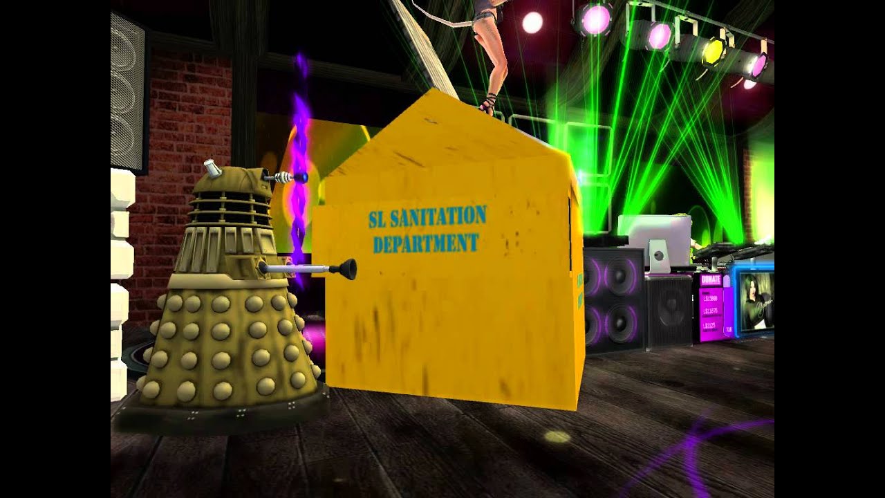 Daleks, Dumpster Dancing and DJ Niyomi at SMASH 2014 09 26 - YouTube