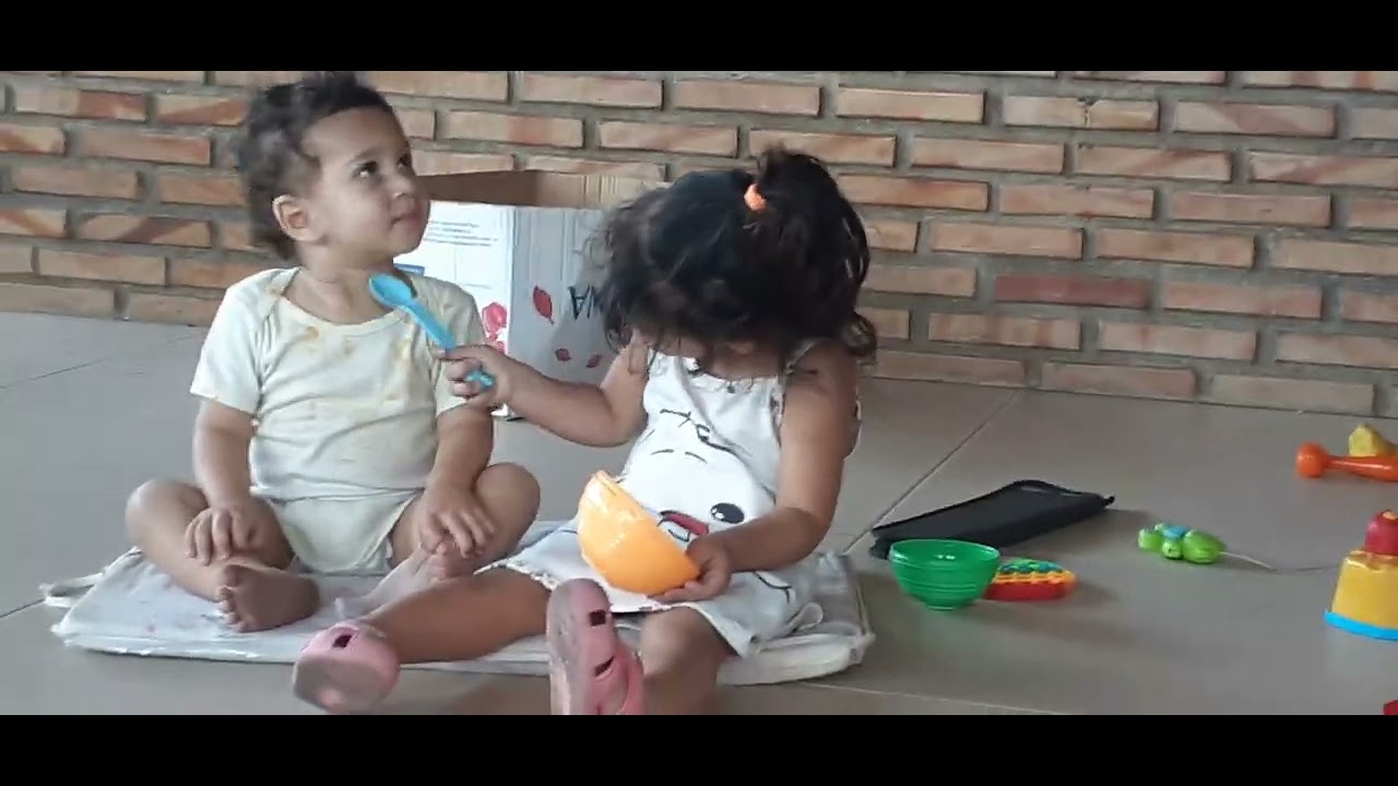 minha irmã e meu primo brincando kkk - YouTube
