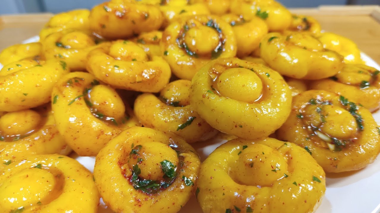 Better than noodles | Chewy garlic seasoned potatoes | Easy potato ...