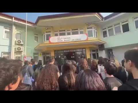Okul müdürü engelleyemedi: İzmirli öğrenciler, 'Türk Öğrenci Andı'nı okudu!