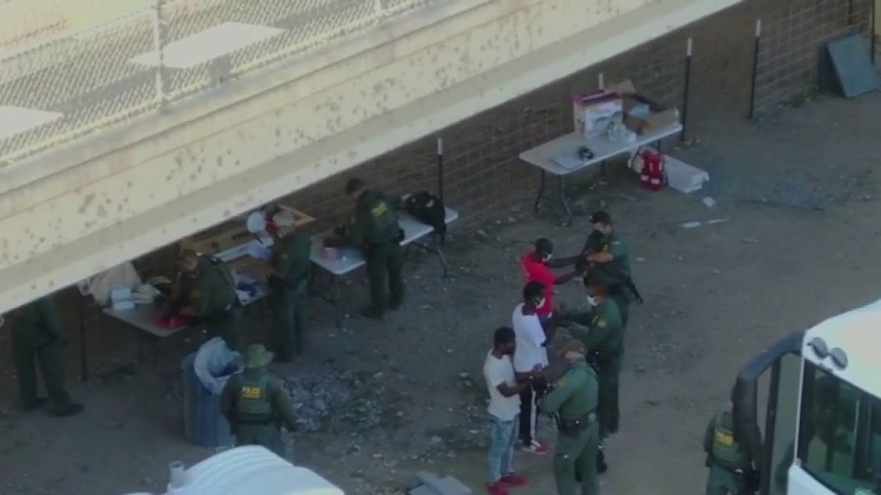Migrants removed from underneath Del Rio international bridge - YouTube