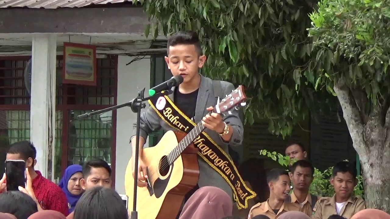Suara Emas Pevin "Bhayangkara Bahari Band" - YouTube