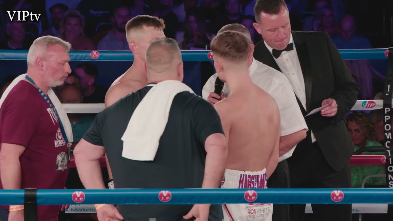 Josh Hargreaves v Jake Osgood at VIP's Doncaster Races show on 8.10.22 ...