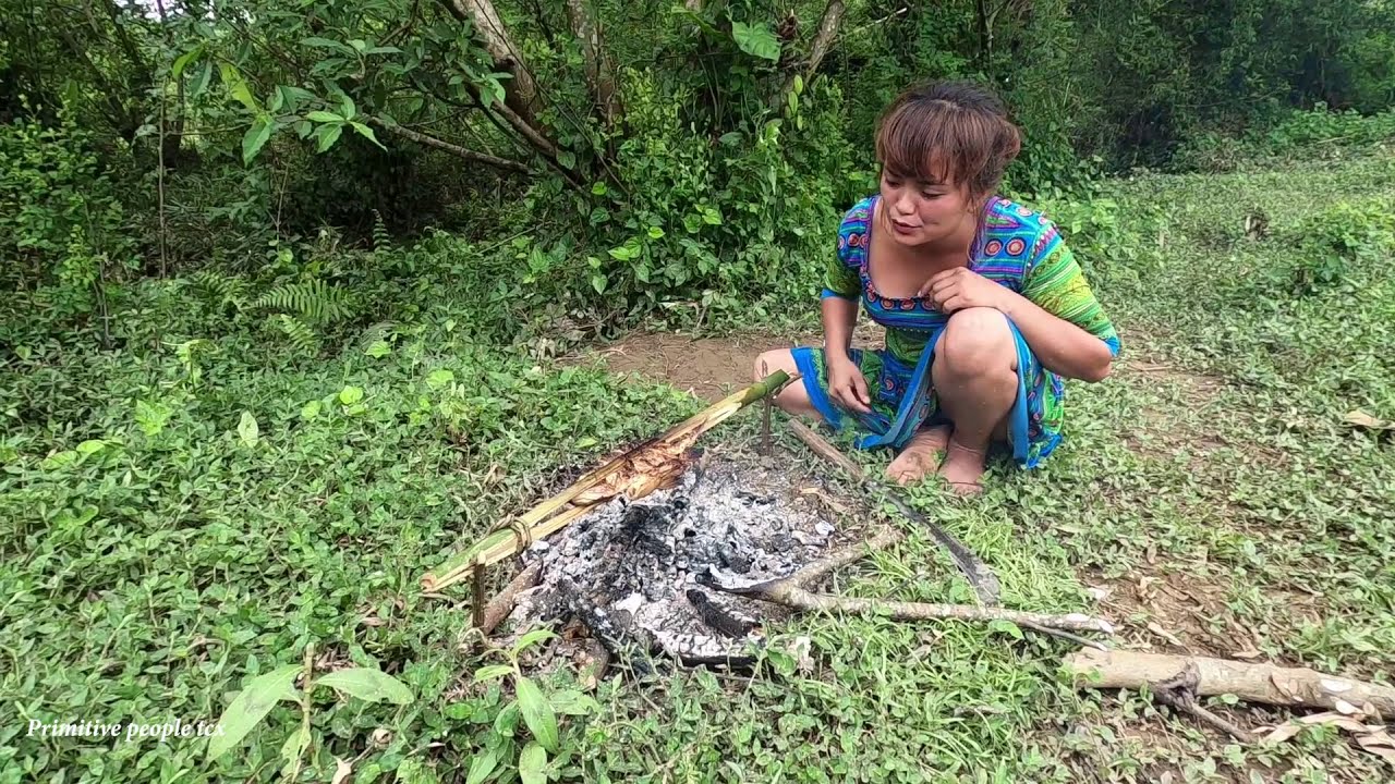 Primitive Life : Ep 68 - The primitive met the girl eating delicious ...