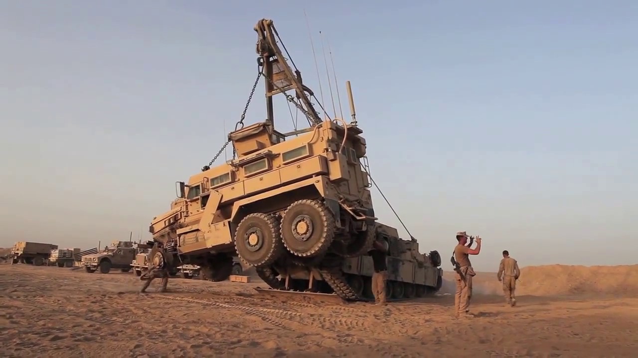 M88A2 Hercules Recovery Vehicle Lifts MRAP - YouTube
