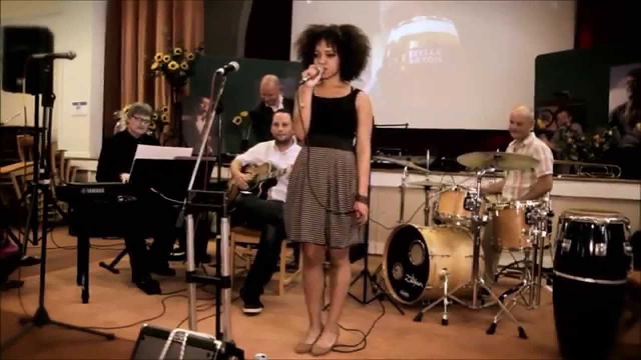 Hannah sings for Ian - YouTube
